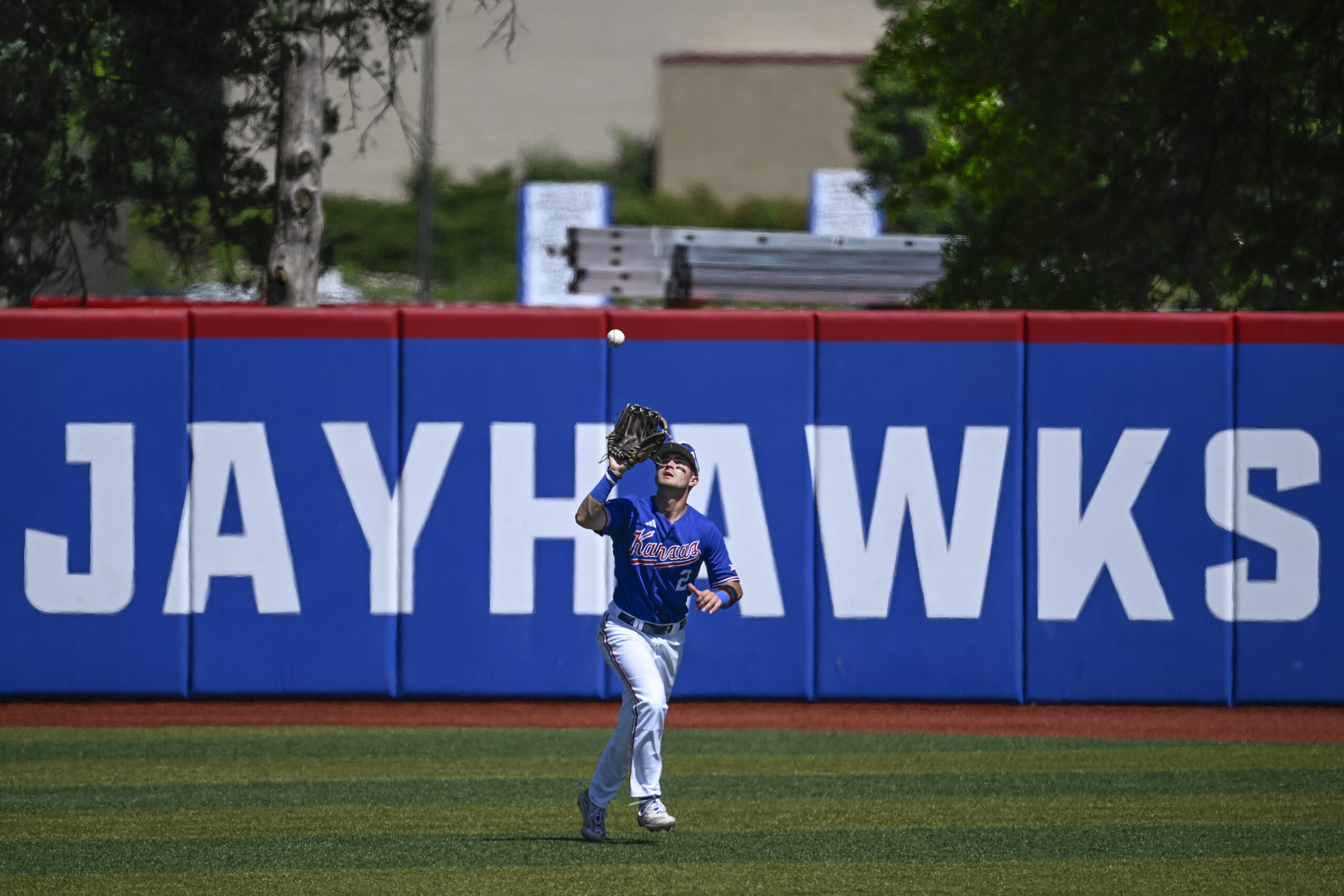 KU baseball misses key opportunity in 7-5 loss to top-seeded Oklahoma ...